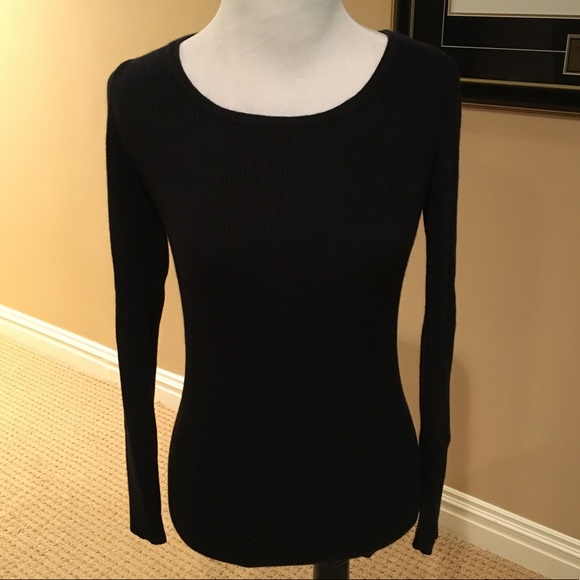 525 America | Tops | Jet Black Body Hugging Top Wlined Detail | Poshmark